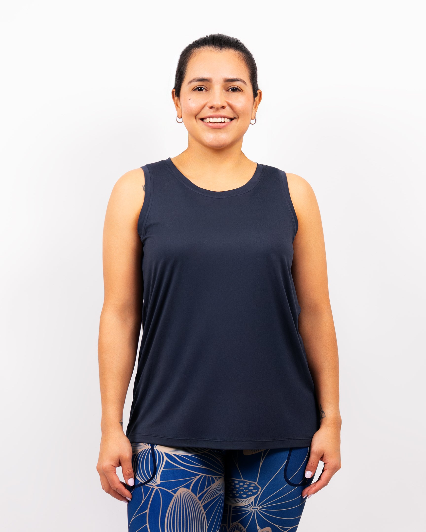 Mira Deep Blue Loose Top - Køb lækre overdele hos Maya Freya
