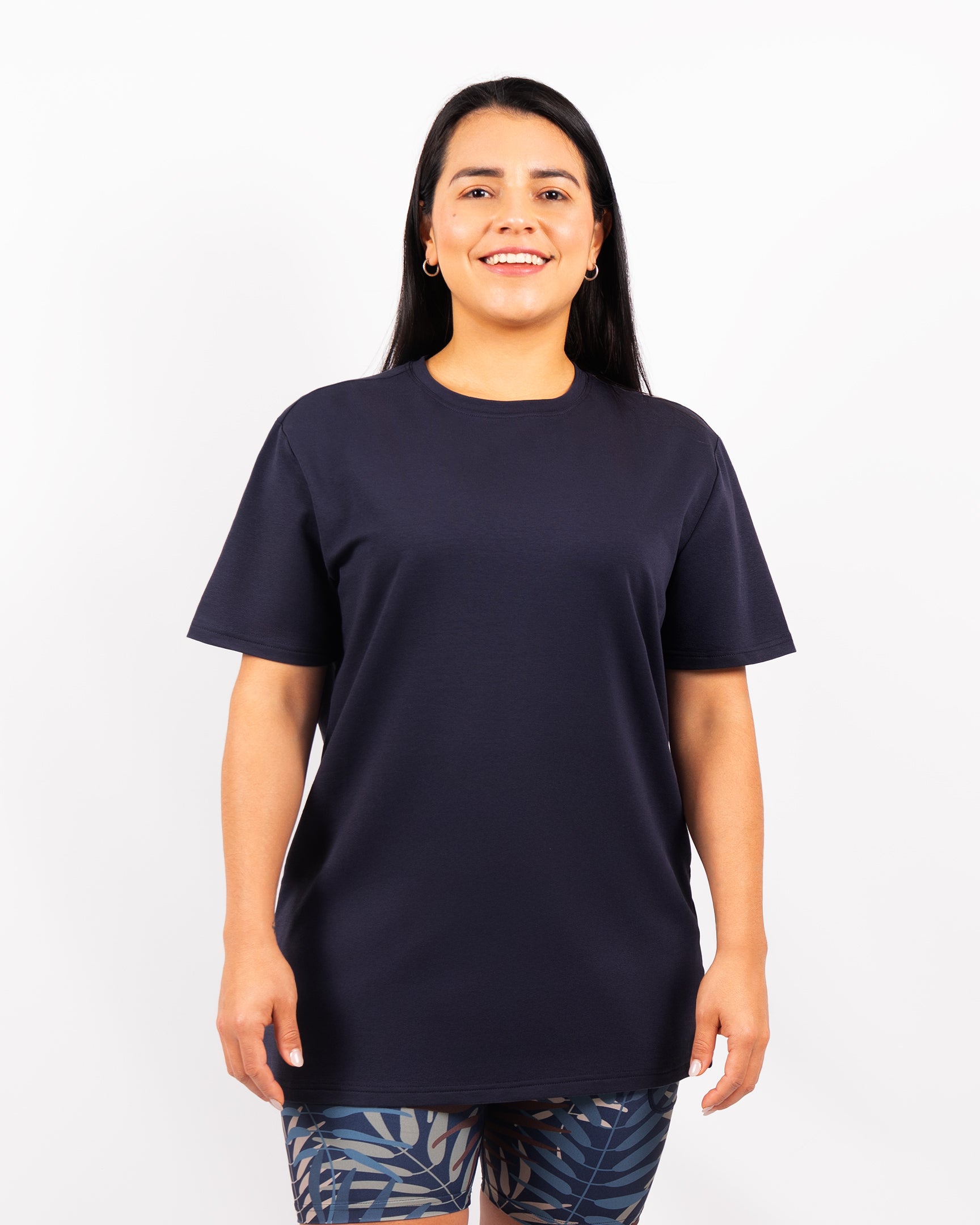 Naomi Deep Blue Long T-Shirt - Køb lækre overdele hos Maya Freya